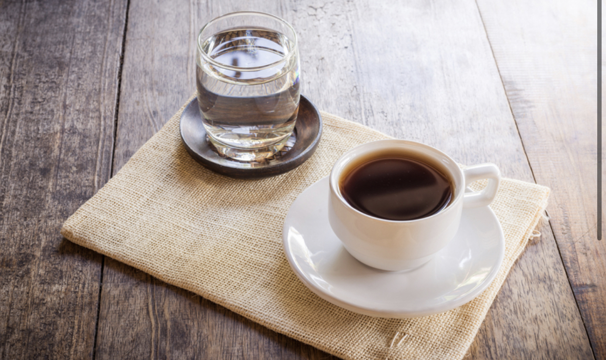 Ja kur duhet konsumuar kafeja e parë e ditës - ATDHEU LAJM